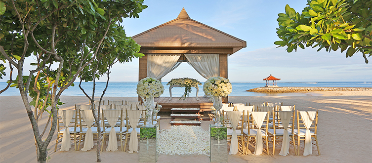 Getting Married at Sea - Planet Cruise